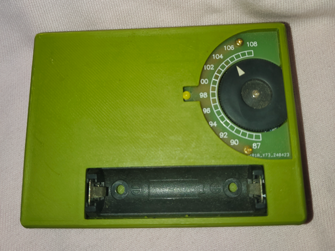 收音机pcb外壳（CXA1238S) 来自 爱折腾瞎捣鼓 MakerWorld：免费下载 3D 模型