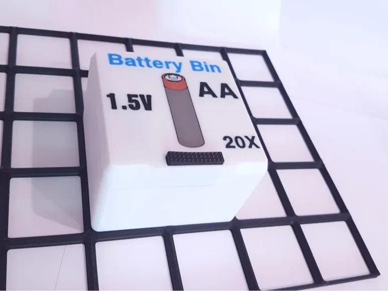 Battery Storage Bin with Latched Lid (+Gridfinity) 来自 speeedydan ...