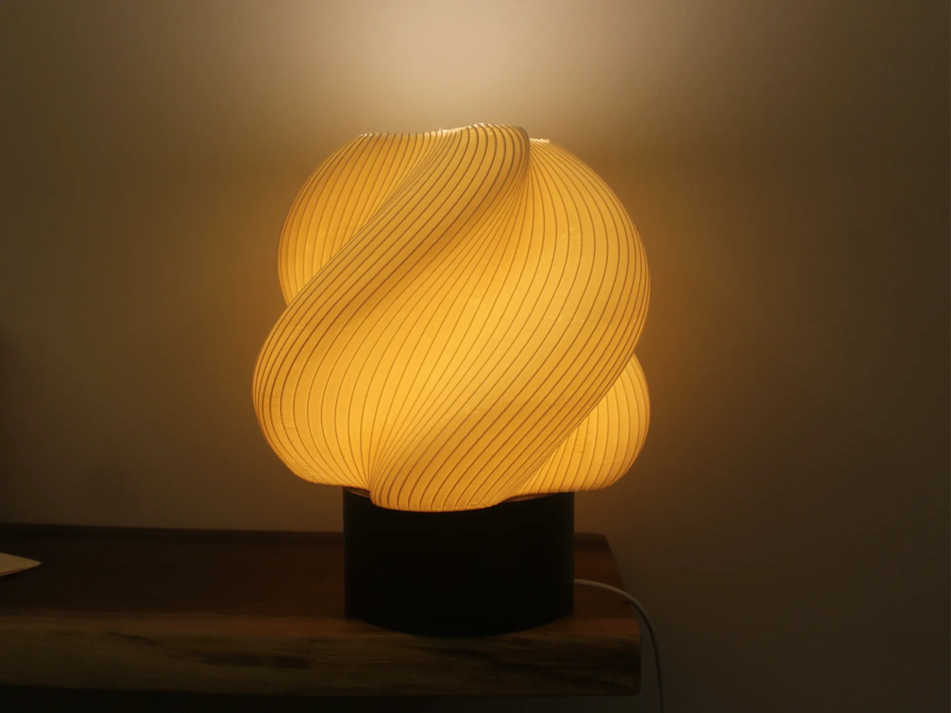 Kang-Jin Lamp 双层 LED 台灯 MH001 来自 Qmax3D - MakerWorld
