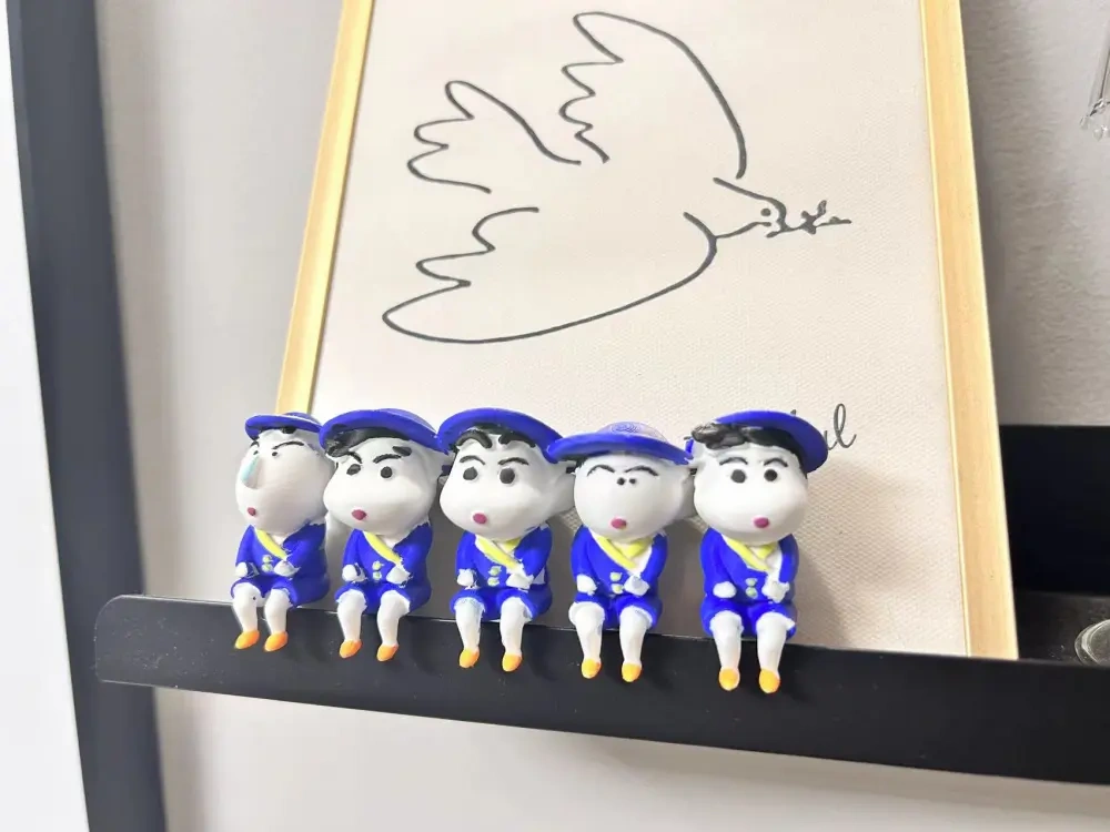 蜡笔小新和朋友排排坐，一盘打印 来自 Gavin Lin MakerWorld：免费下载 3D 模型