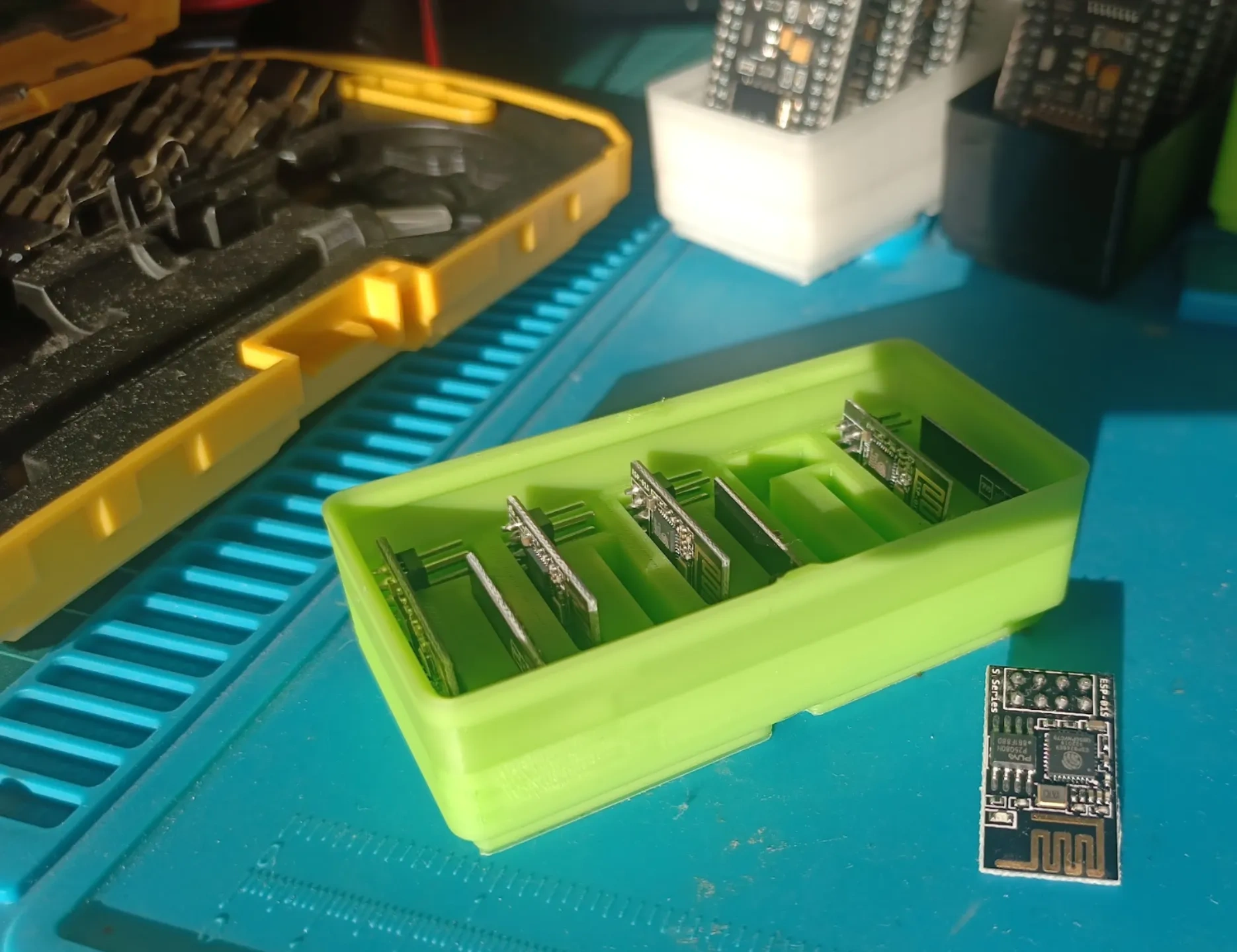 Gridfinity bin 2x1x3 ESP8266 ESP-01 来自 Gargamade - MakerWorld