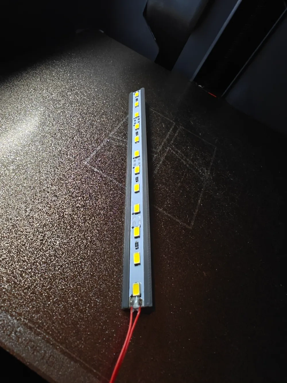 P1S改装LED灯带固定槽 来自 Scalpelx MakerWorld：免费下载 3D 模型