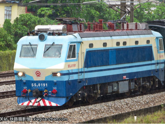 韶山8 SS8 车壳 来自 答辩侠 MakerWorld：免费下载 3D 模型