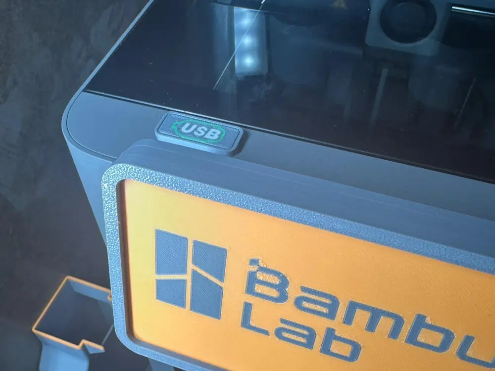Bambu Lab P2S – USB端口滑动盖 - 免费 3D 打印模型 - MakerWorld