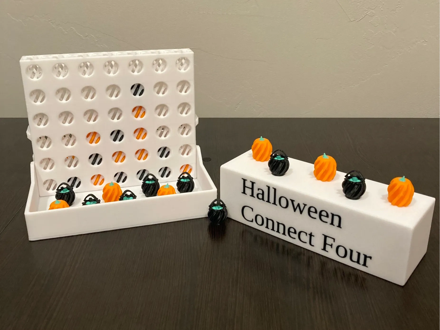 Halloween Connect Four Pass Through Edition 来自 MrMoon - MakerWorld