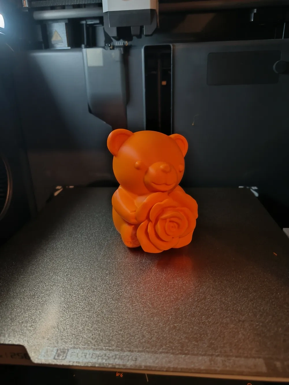 玫瑰熊 – 可爱的情人节摆件 - 免费 3D 打印模型 - MakerWorld