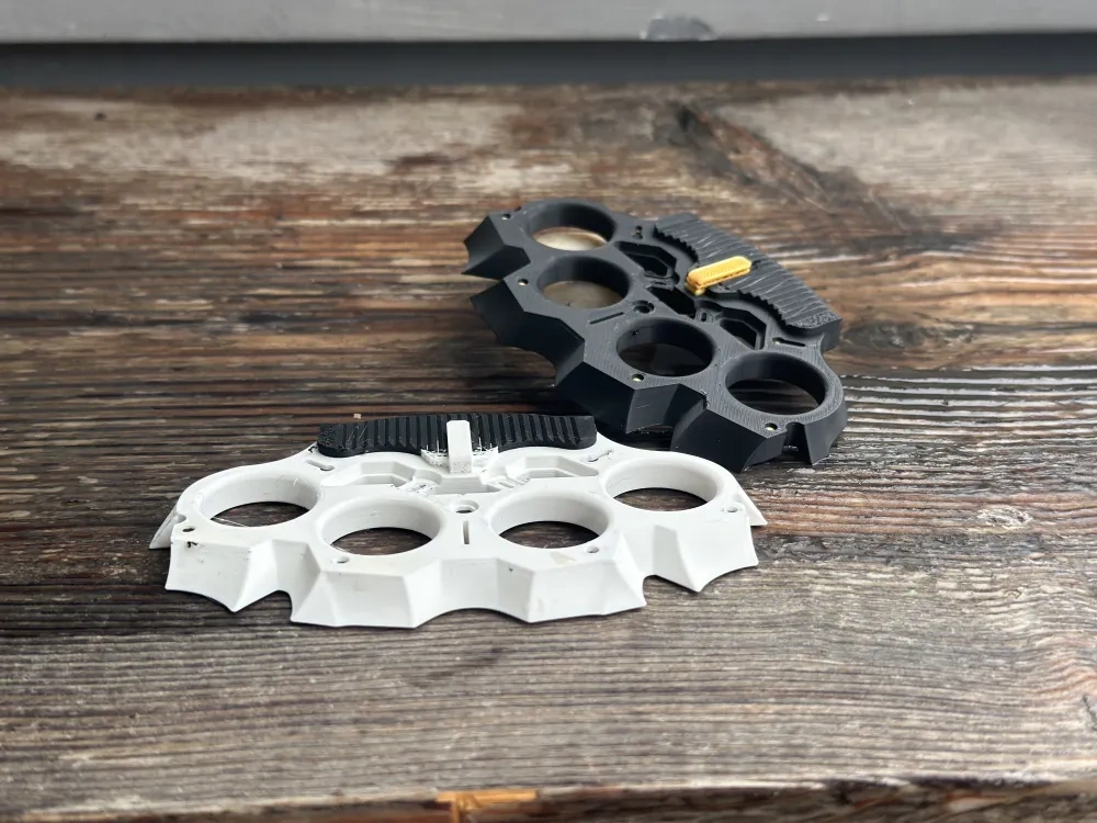 brass knuckles 来自 Trent Studio MakerWorld：免费下载 3D 模型