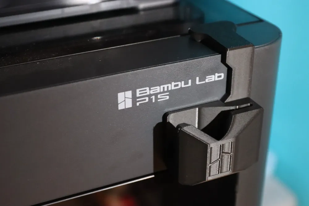 Bambu Scraper Holder For P1S/P1P Top Hole 来自 Wet PLA Guru - MakerWorld