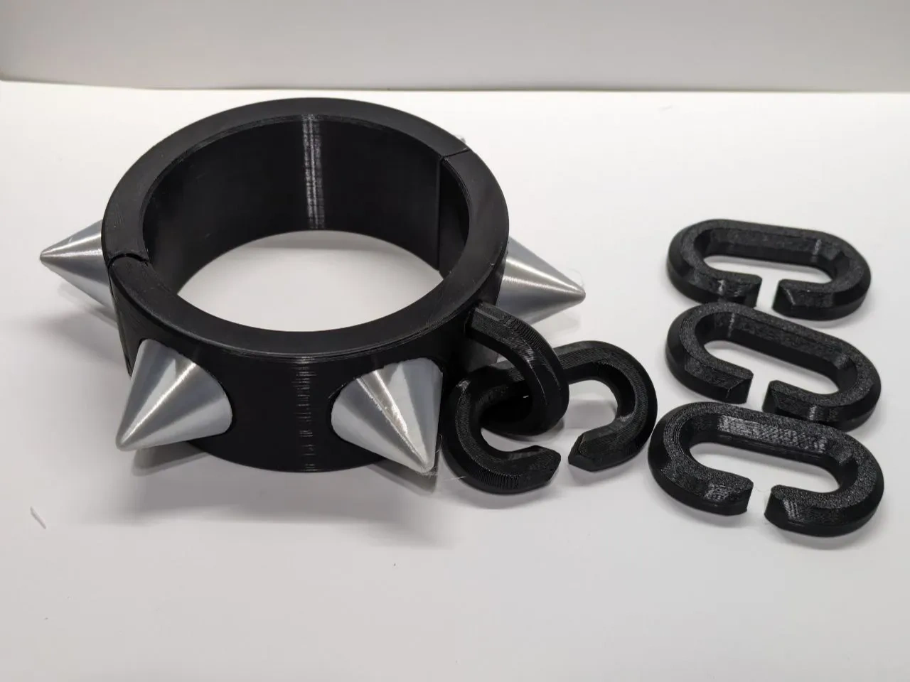 饰有铆钉的Cosplay/兽装手镯/项圈 来自 Rexery 雷格希 MakerWorld：免费下载 3D 模型