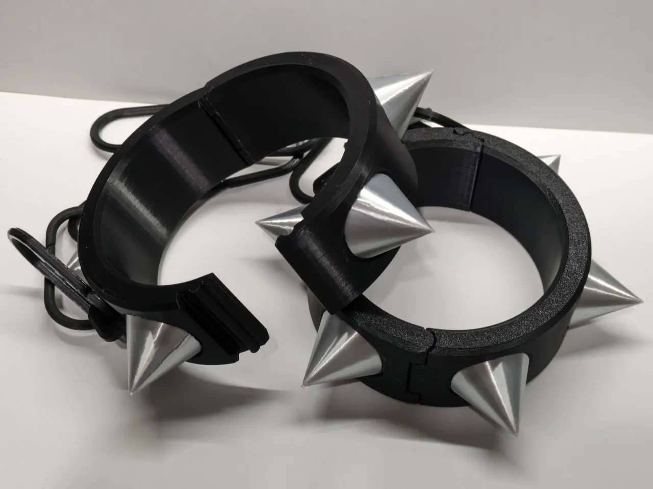 饰有铆钉的Cosplay/兽装手镯/项圈 来自 Rexery 雷格希 - MakerWorld