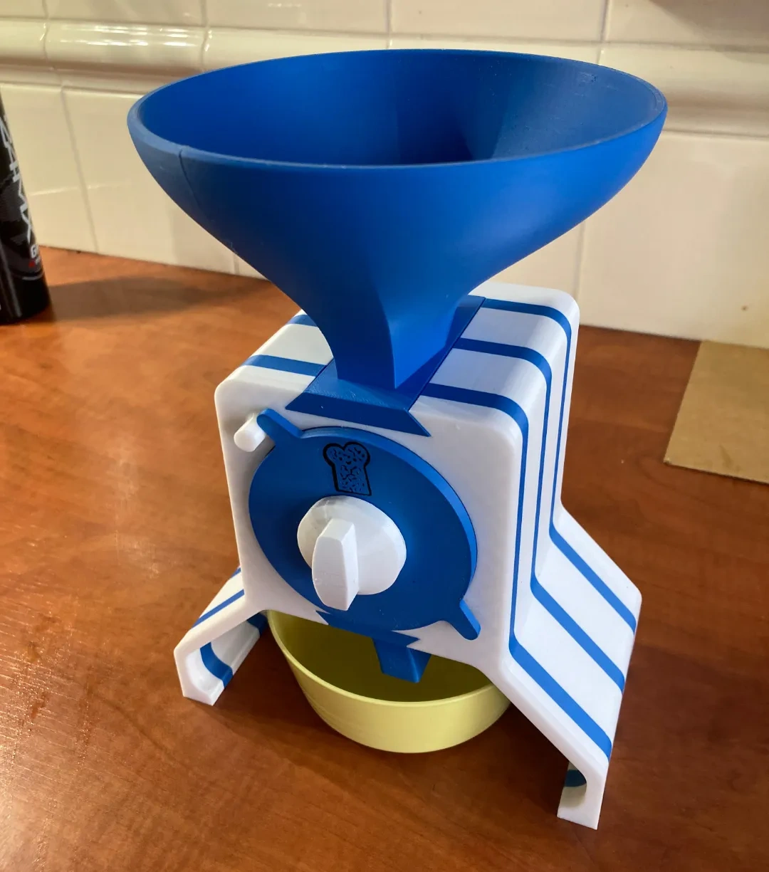 Chocolate sprinkles dispenser 来自 ClemensP - MakerWorld