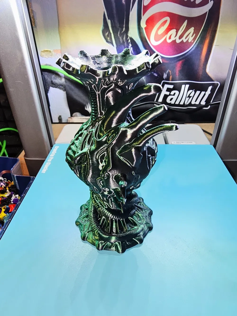 吉格尔风格花瓶 – 异形 - 免费 3D 打印模型 - MakerWorld