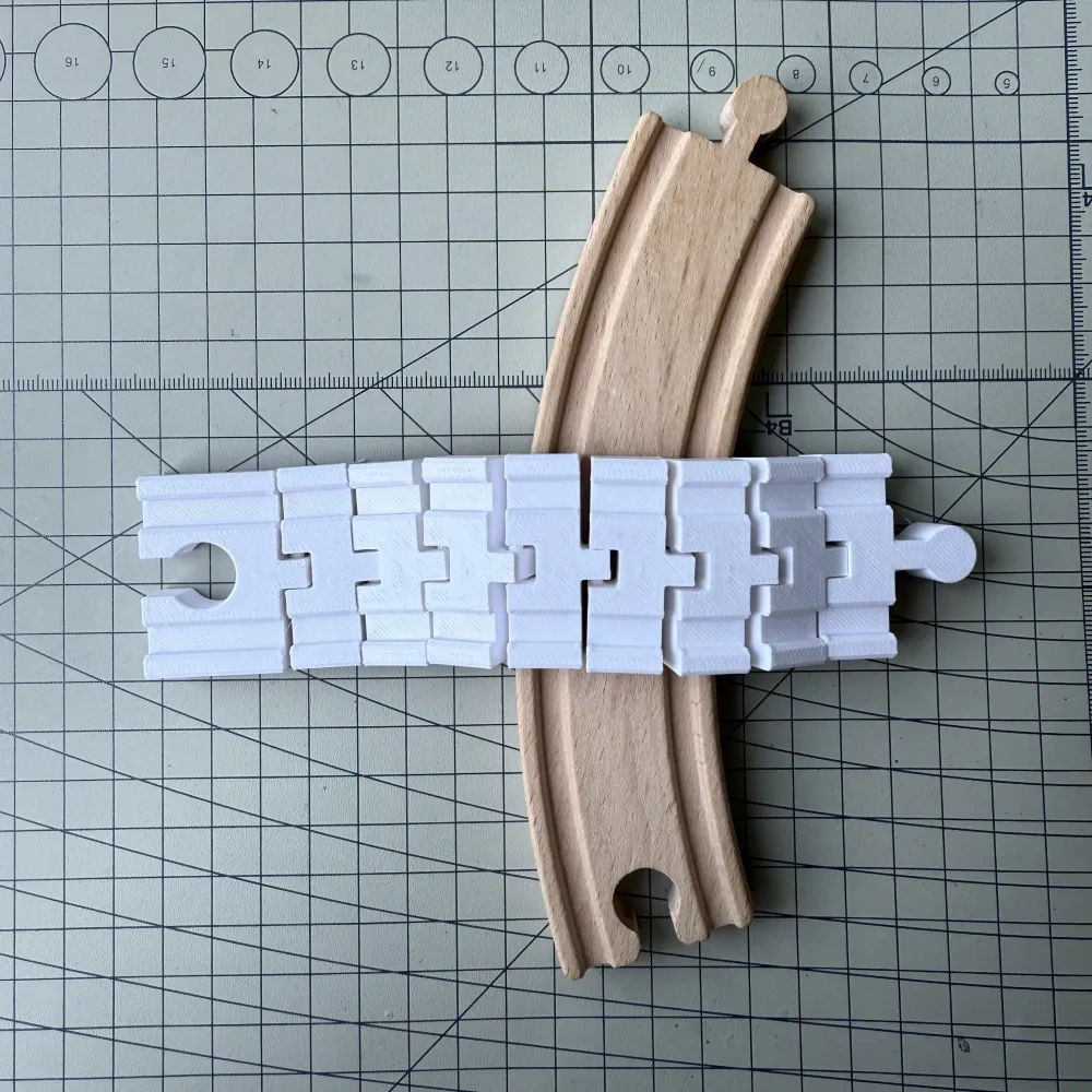 兼容BRIO/HAPE/IKEA 灵活的铰链形式可动可变形火车轨道 来自 CUBEUNiMakerWorld：免费下载 3D 模型