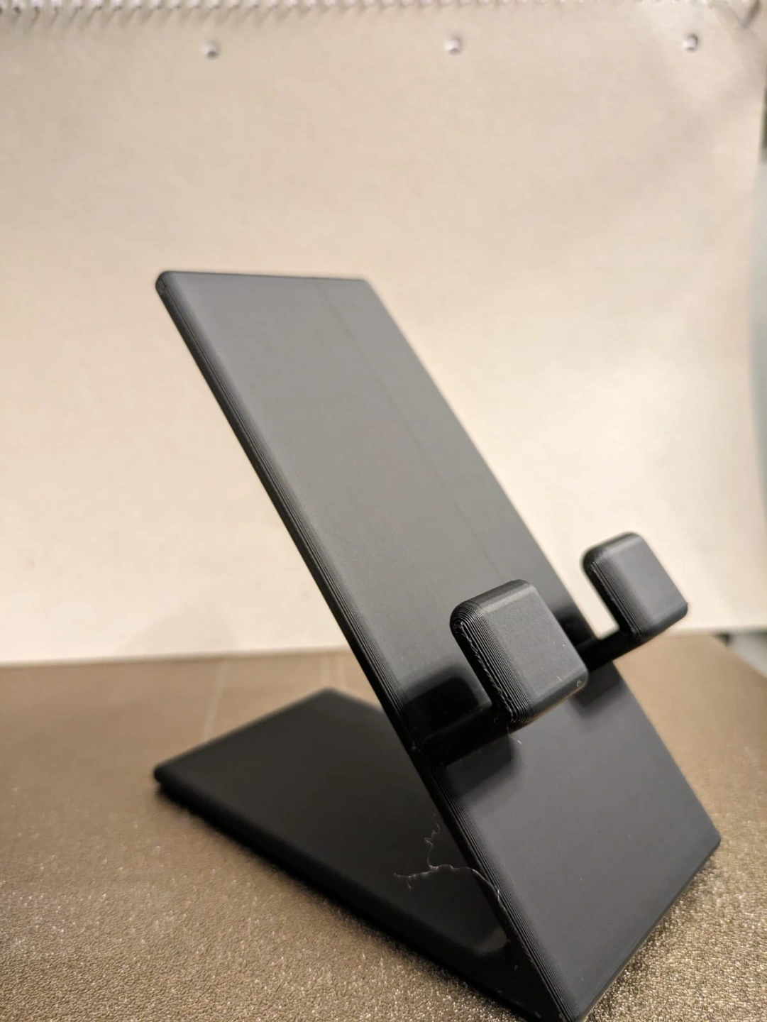 手机支架 来自 Alex Schaaf - MakerWorld