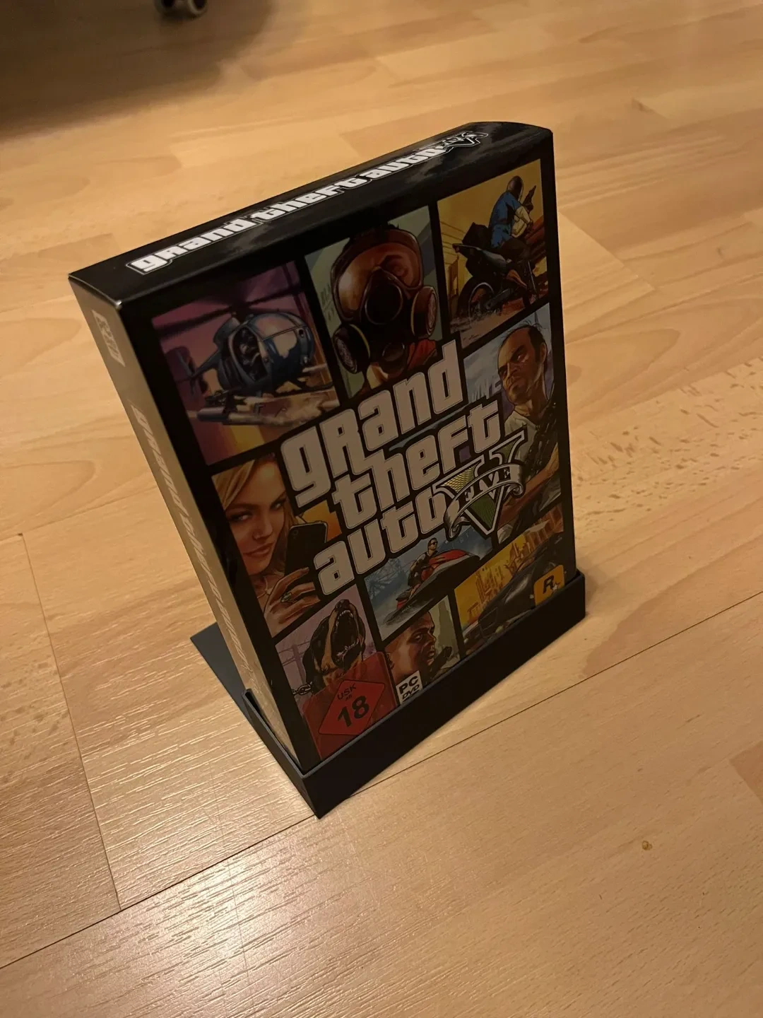 GTA V PC Game Stand / Ständer 来自 mrsretronintendo - MakerWorld