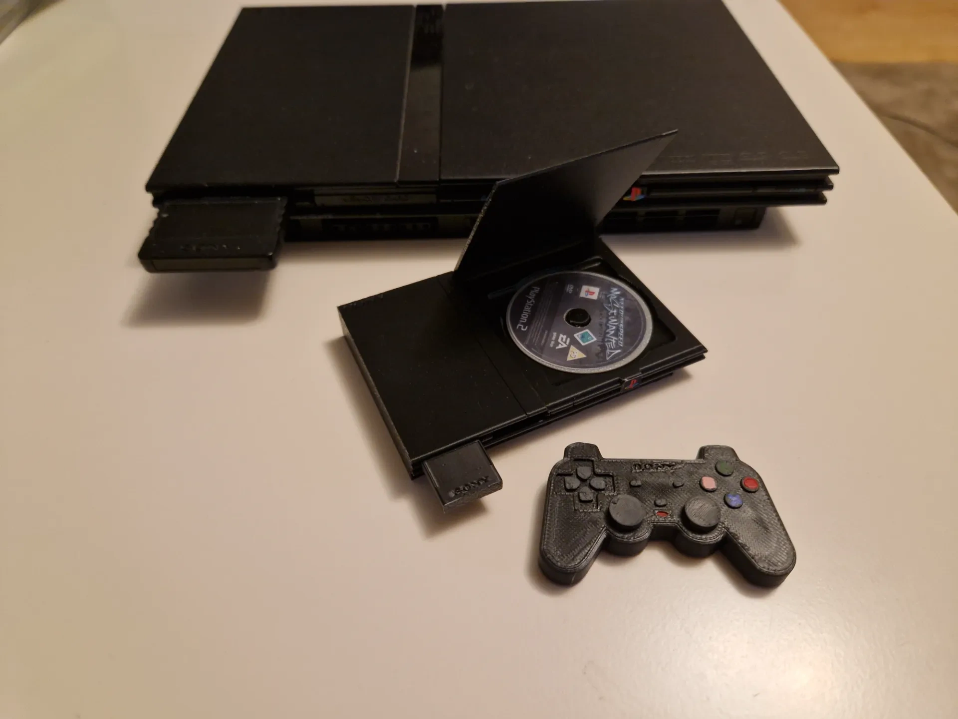 细节丰富的迷你PS2 Slim模型 来自 lukas98 - MakerWorld