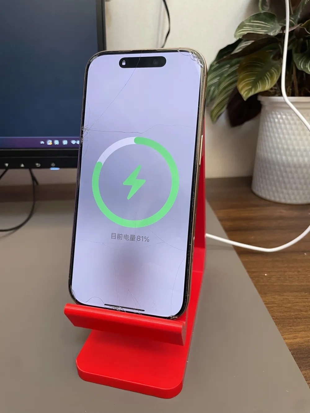 苹果手机磁吸充电器支架 来自 胖柴研究所 MakerWorld：免费下载 3D 模型