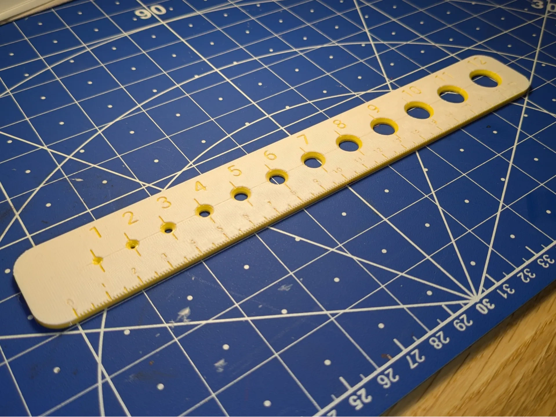 Circle Ruler / Circle Template 1-12 mm 来自 Claymuh - MakerWorld