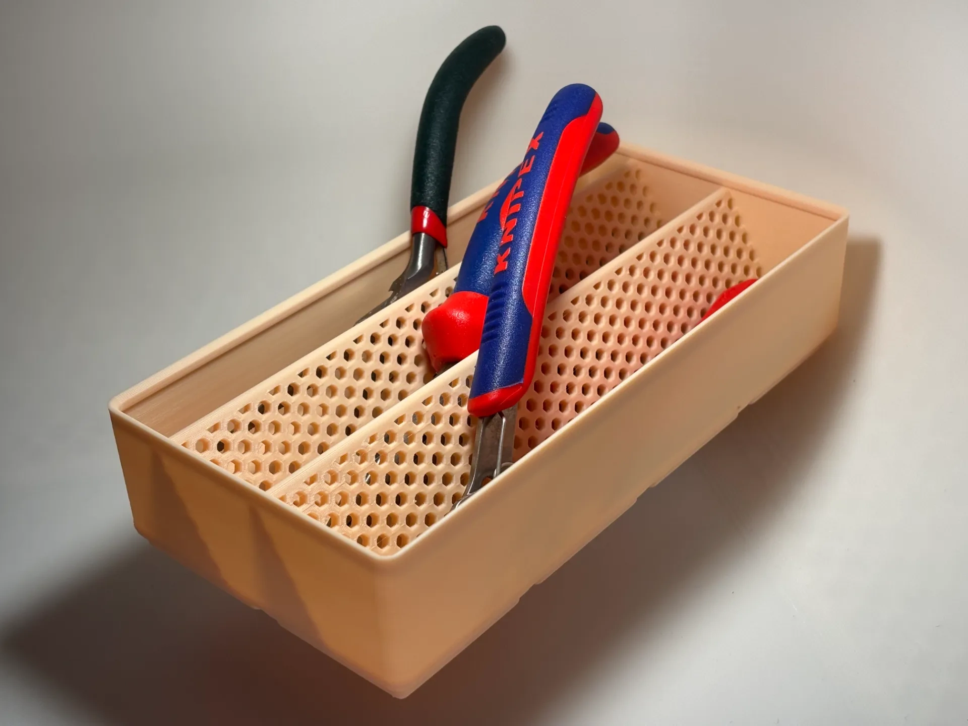 Gridfinity angled tool storage for pliers 来自 skrivkunnig - MakerWorld