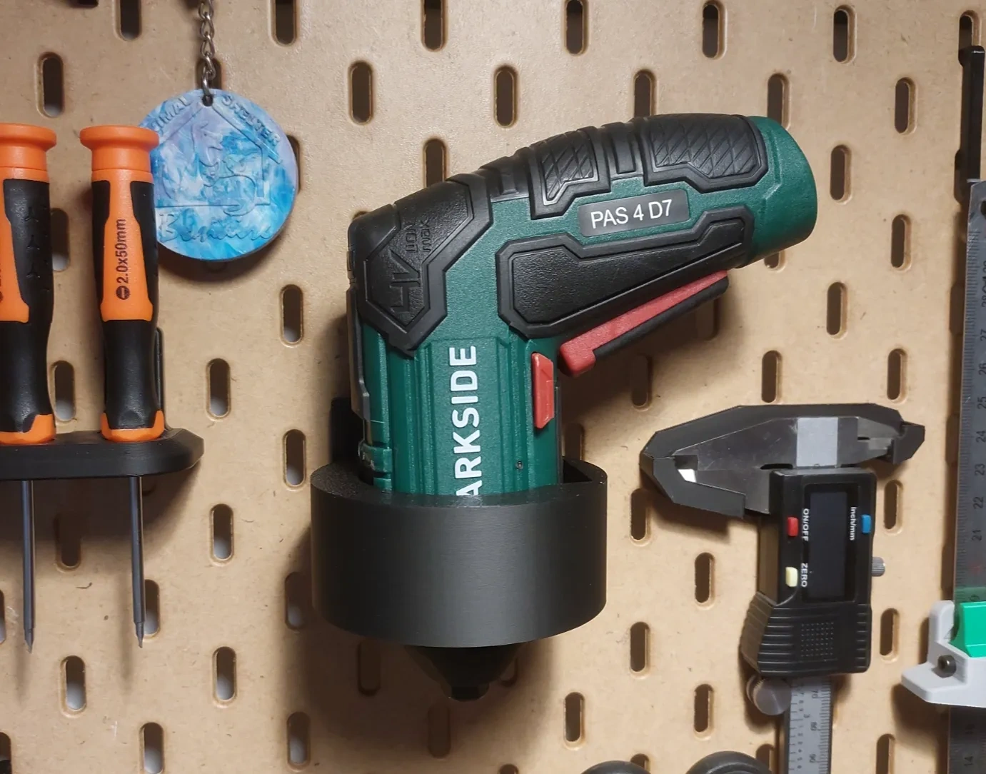 Parkside 4伏特钻头支架Skadis挂钩-改编版 二次创作 - 来自 DJL 3Designs - MakerWorld