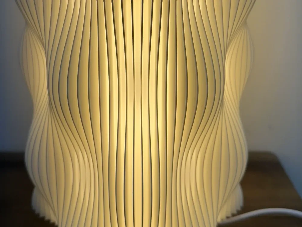 适用于Bambu LED灯001 (MH001)的波浪优雅台灯 来自 Qmax3D MakerWorld：免费下载 3D 模型