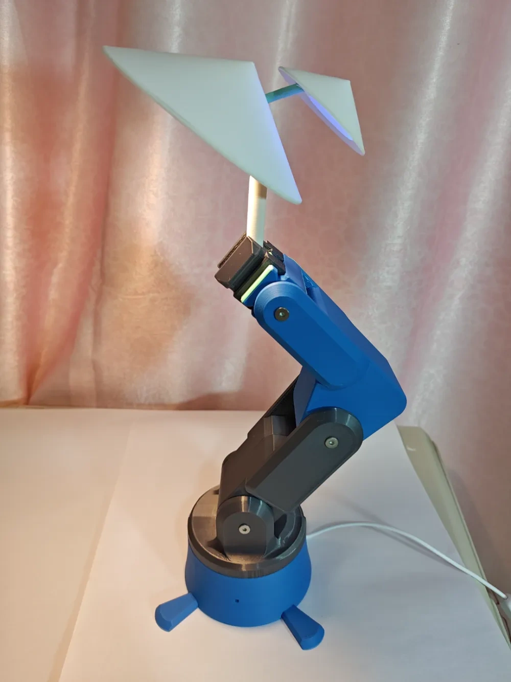 Multifunctional Robotic Arm - Desktop Lamp Edition 来自 PathfinderANT ...