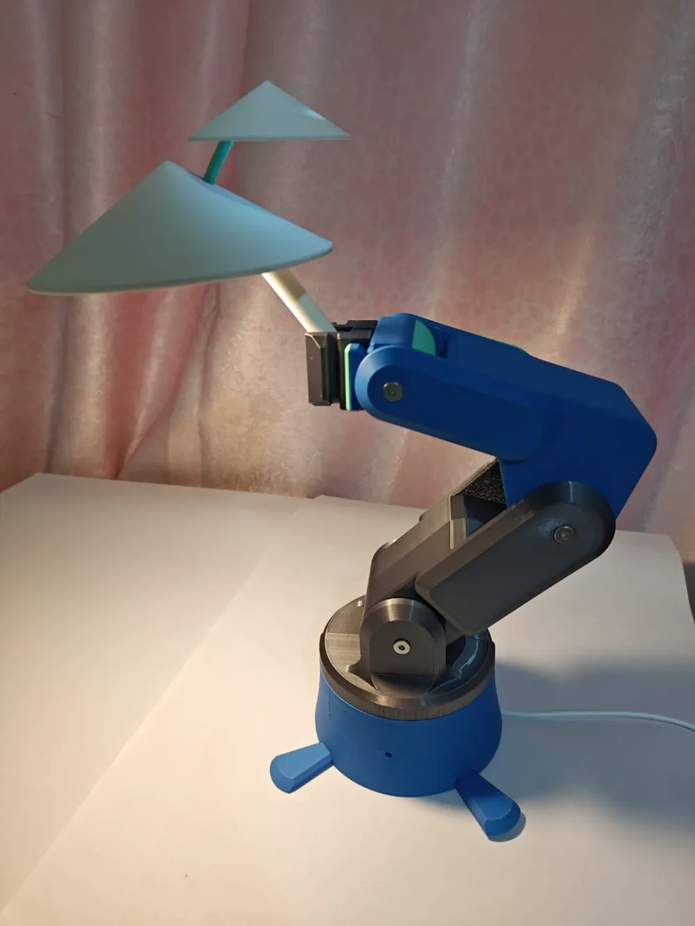 Multifunctional Robotic Arm - Desktop Lamp Edition 来自 PathfinderANT ...