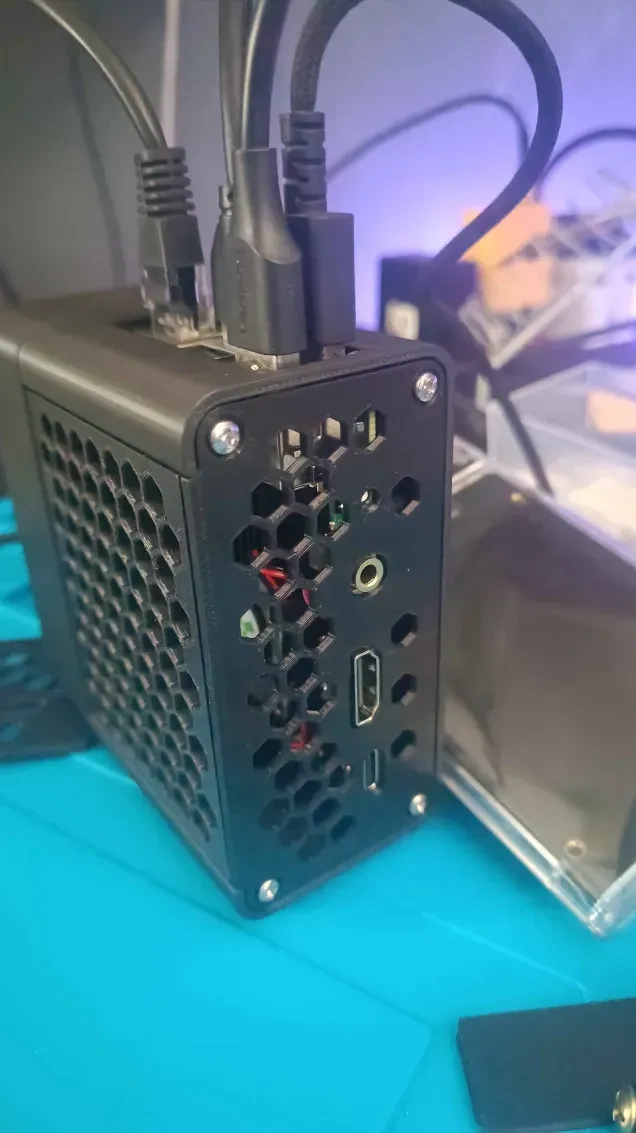 Radxa Cubie A7A - Fractal Torrent 后面板 - 免费 3D 打印模型 - MakerWorld