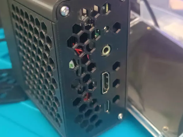 Radxa Cubie A7A - Fractal Torrent 后面板 - 免费 3D 打印模型 - MakerWorld