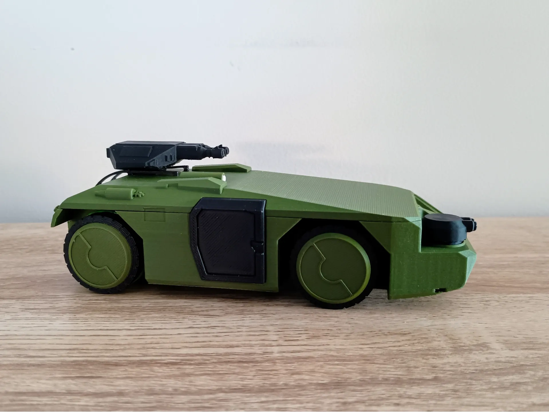 Pocket Sized Tiny RC Aliens APC 来自 ASTDrones - MakerWorld