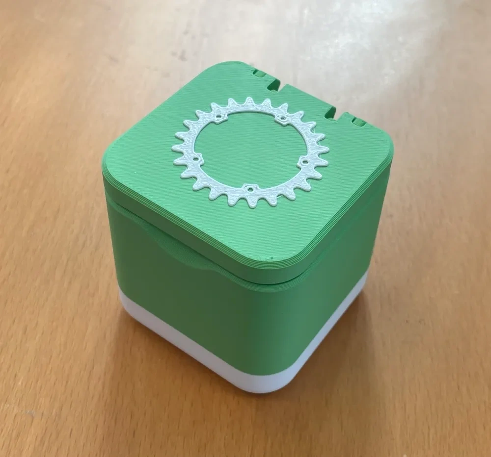 Small Box with Antiparallelogram Hinge - 免费 3D 打印模型 - MakerWorld