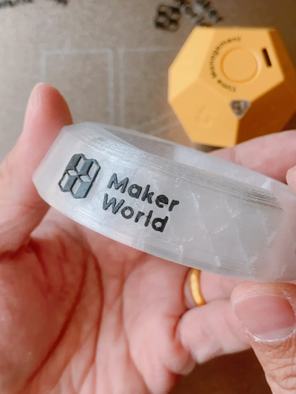 Maker World logo标志贴片 来自 HULULIMIT MakerWorld：免费下载 3D 模型