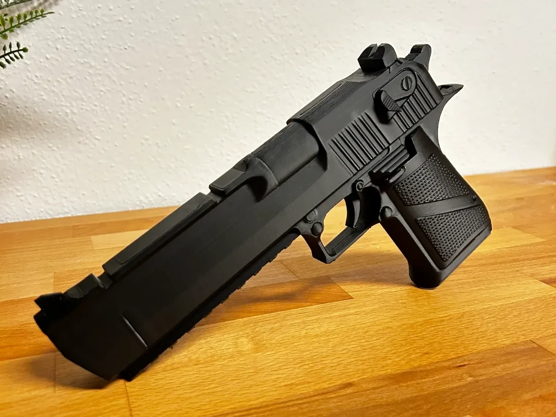 Desert Eagle Handcanon Toy Gun prop 来自 WIZZY - MakerWorld