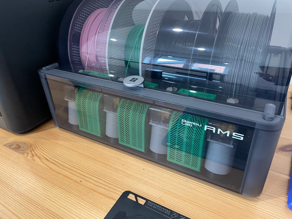 Bambu Lab AMS Hydra和标准版本的二氧化硅干燥箱 来自 Krookr - MakerWorld