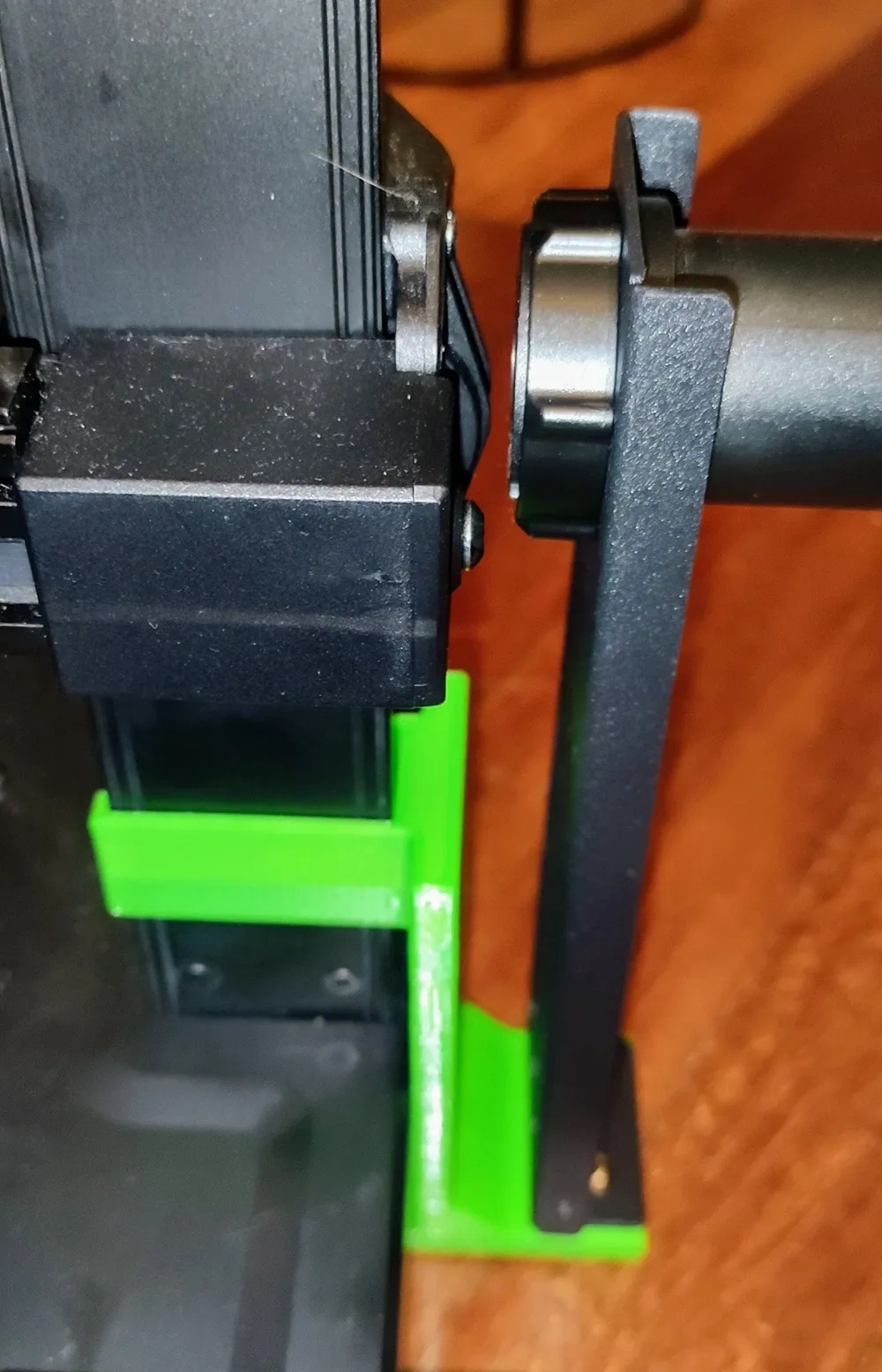 Ender 3 V3 Seke 侧边料卷支架。减少门架晃动。更低的打印机高度。 来自 Lolcio Makerworld：免费下载 3d 模型