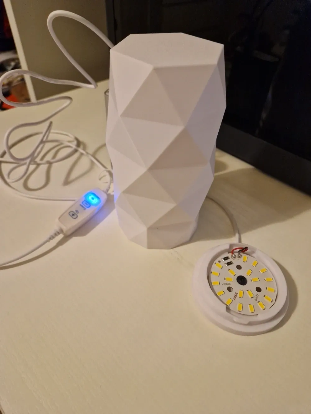 Lampada LED senza kit 001 来自 Blangi - MakerWorld