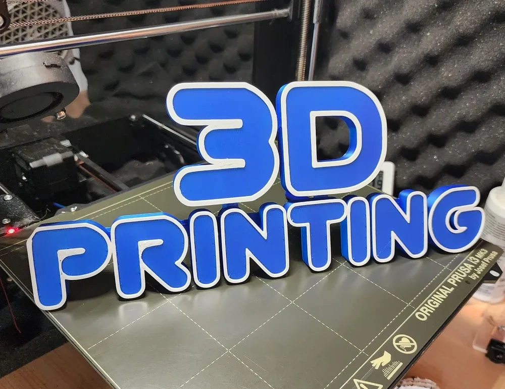 3D Printing Sign 2-color w/stand 来自 Triple G Workshop MakerWorld：免费下载 3D 模型