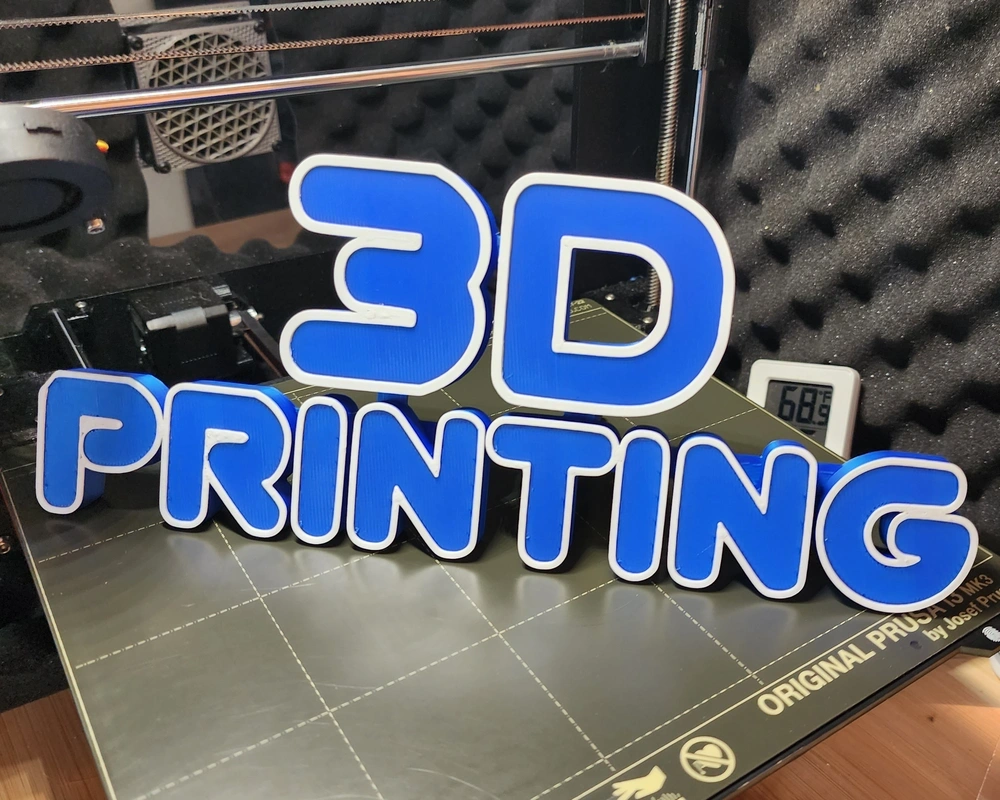 3D Printing Sign 2-color w/stand 来自 Triple G Workshop MakerWorld：免费下载 3D 模型