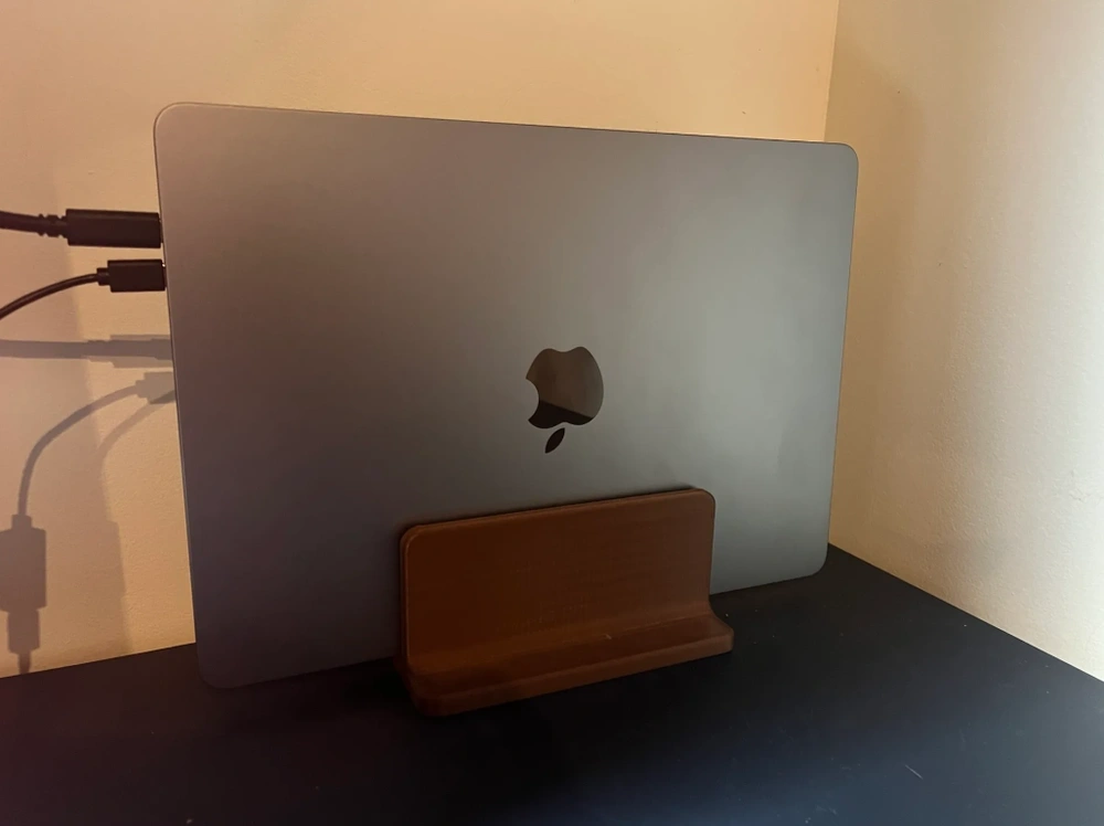 简单而优雅的MacBook Air支架，适用于所有13英寸的MacBook Air和Pro 来自 SAYERSDESIGN - MakerWorld