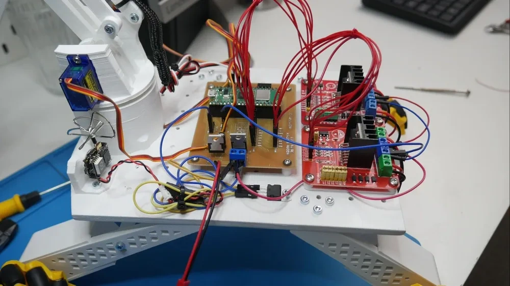 迷你火星车 来自 Nikodem Bartnik - MakerWorld