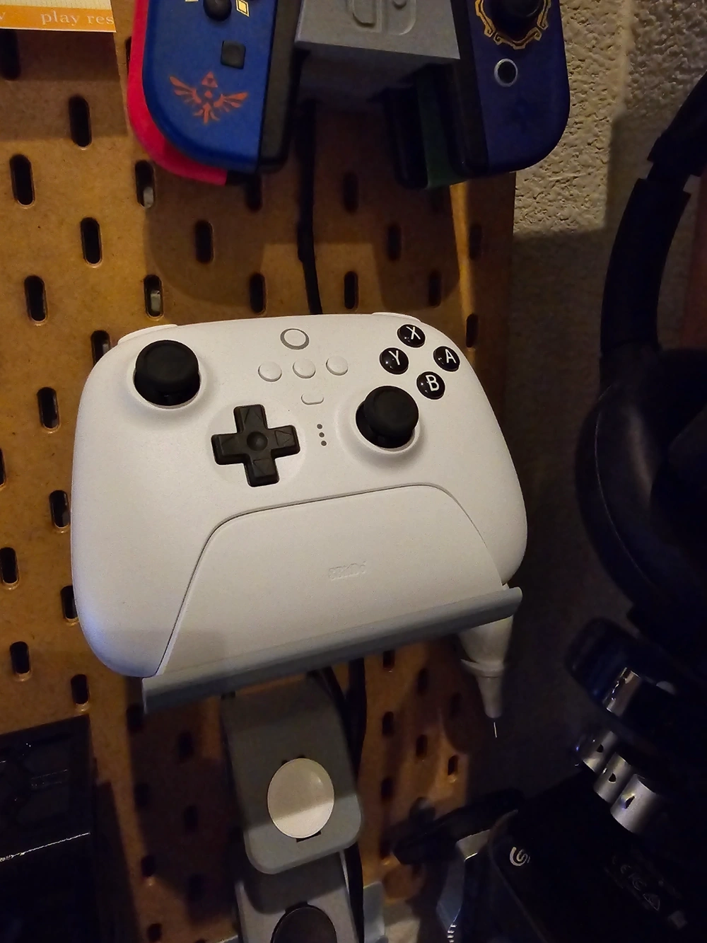 8bitdo Ultimate Controller Mount for Ikea Skadis：宜家Skadis的终极控制器支架 来自 ...