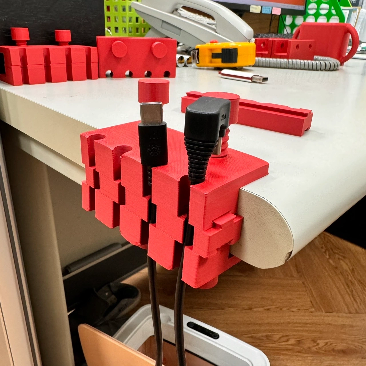 桌面电缆 来自 amos - MakerWorld