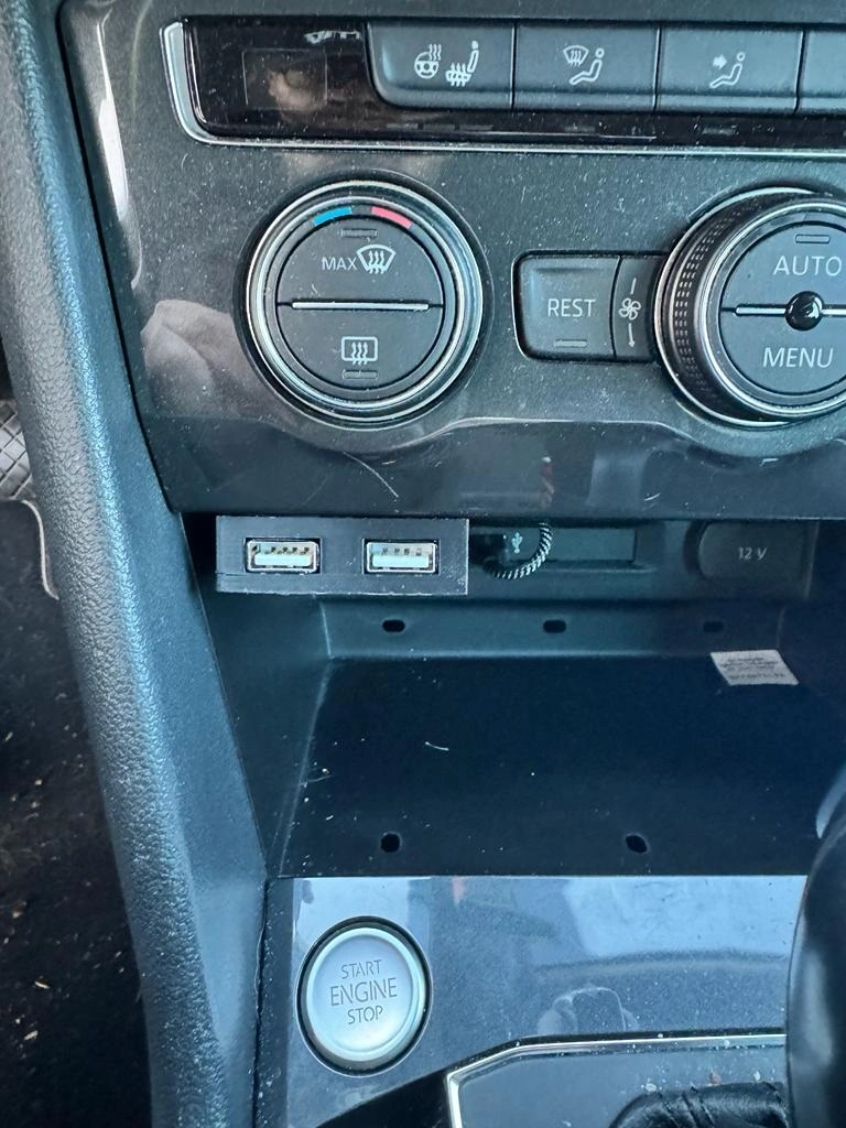 适用于大众Tiguan 2的双USB接口盒子 来自 3d Props - MakerWorld