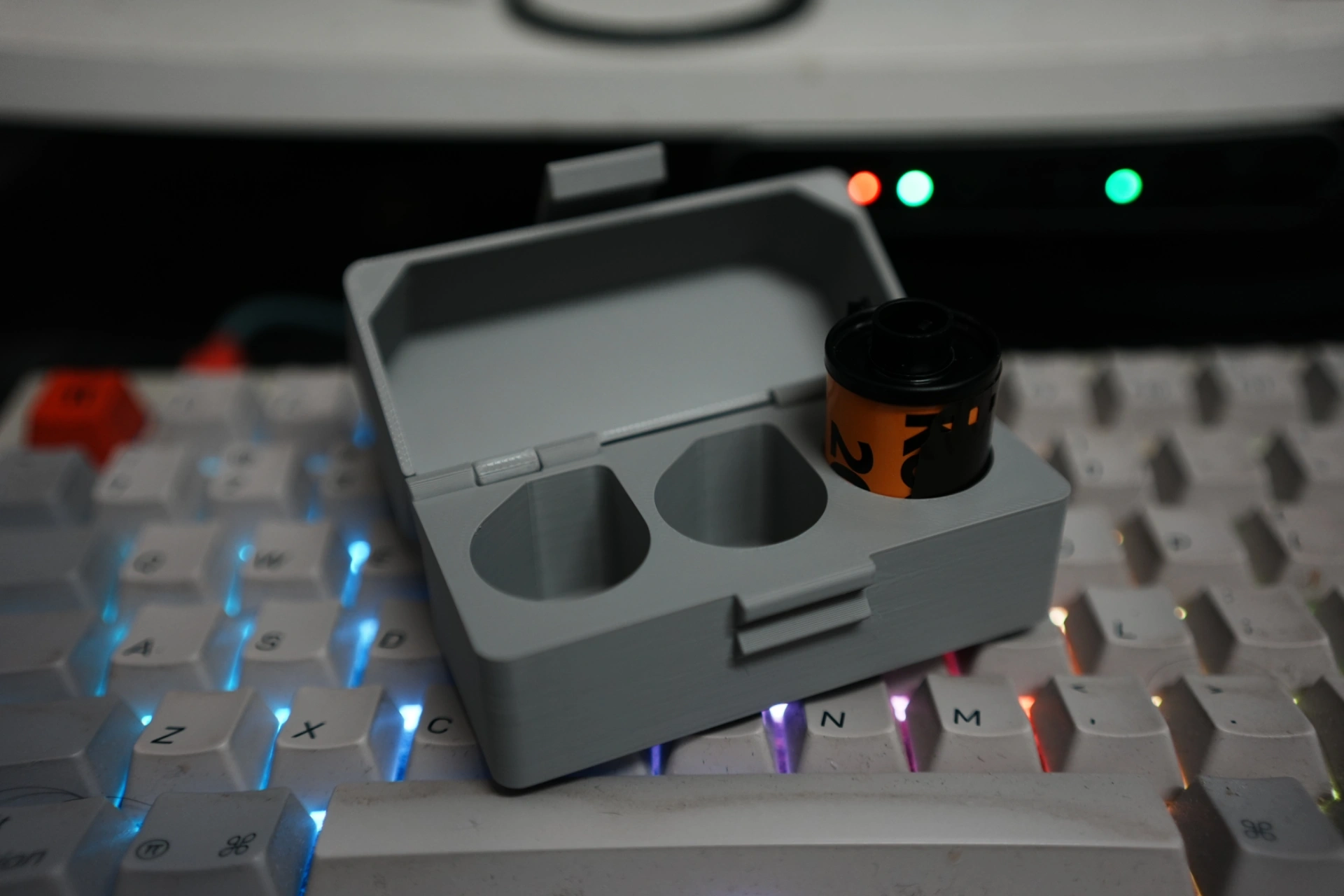 可直接打印的135胶片盒 2.0版 来自 EstrellaXD MakerWorld：免费下载 3D 模型