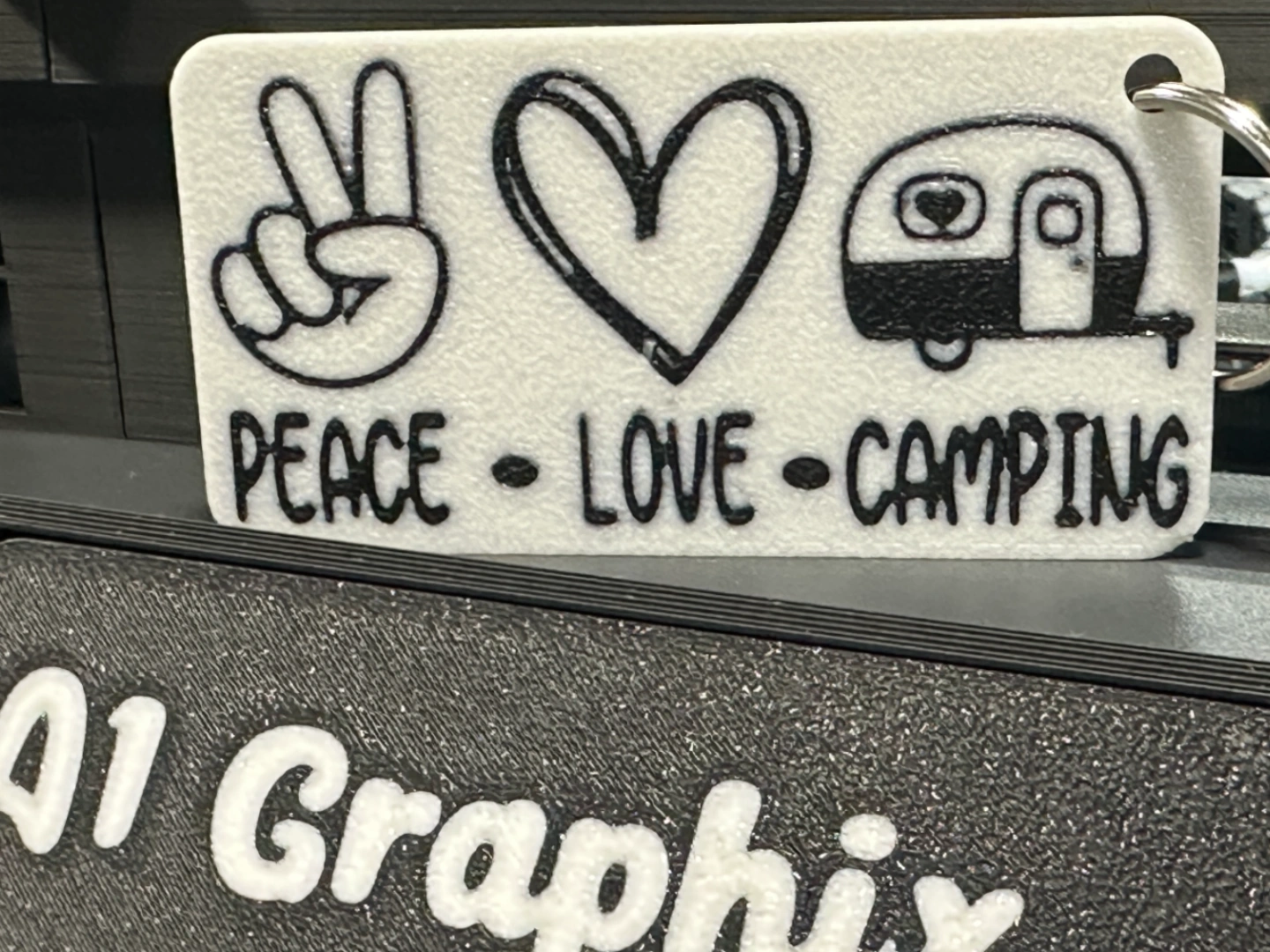 和平、爱心、露营钥匙链 - 行李牌 来自 A1 Graphix - MakerWorld