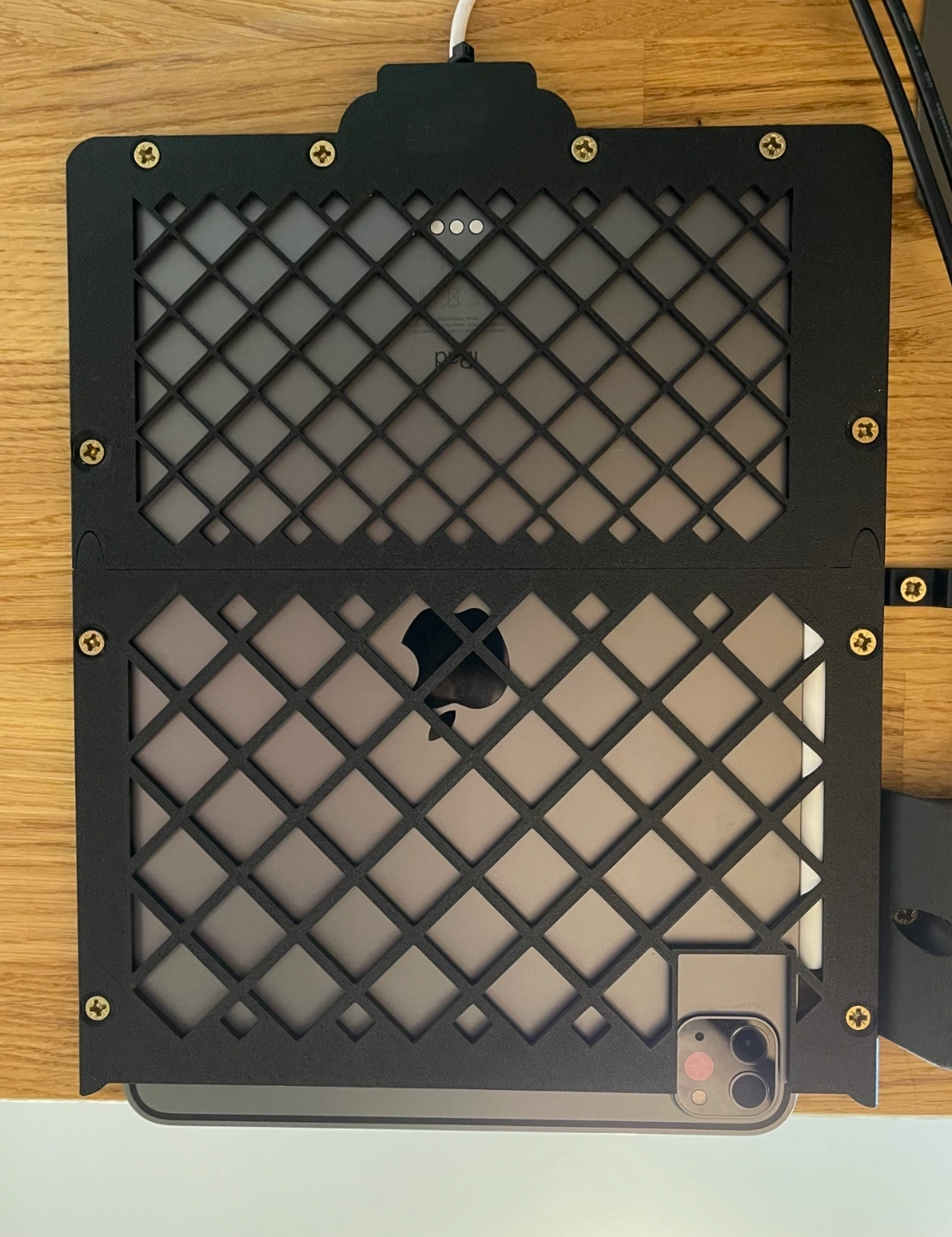 iPad Pro 11-inch 3rd Gen - 桌下充电支架 来自 SteveF - MakerWorld