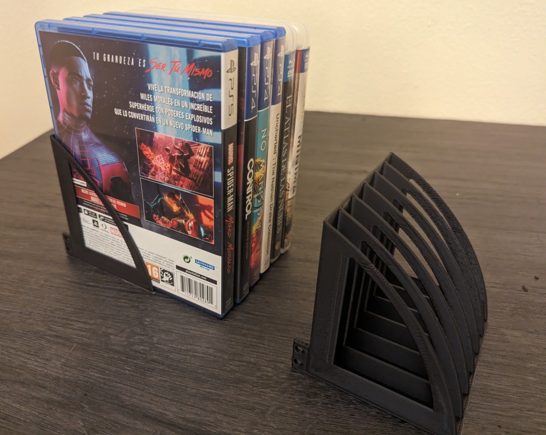 蓝光/PS5/PS4游戏支架 来自 9and3r - MakerWorld