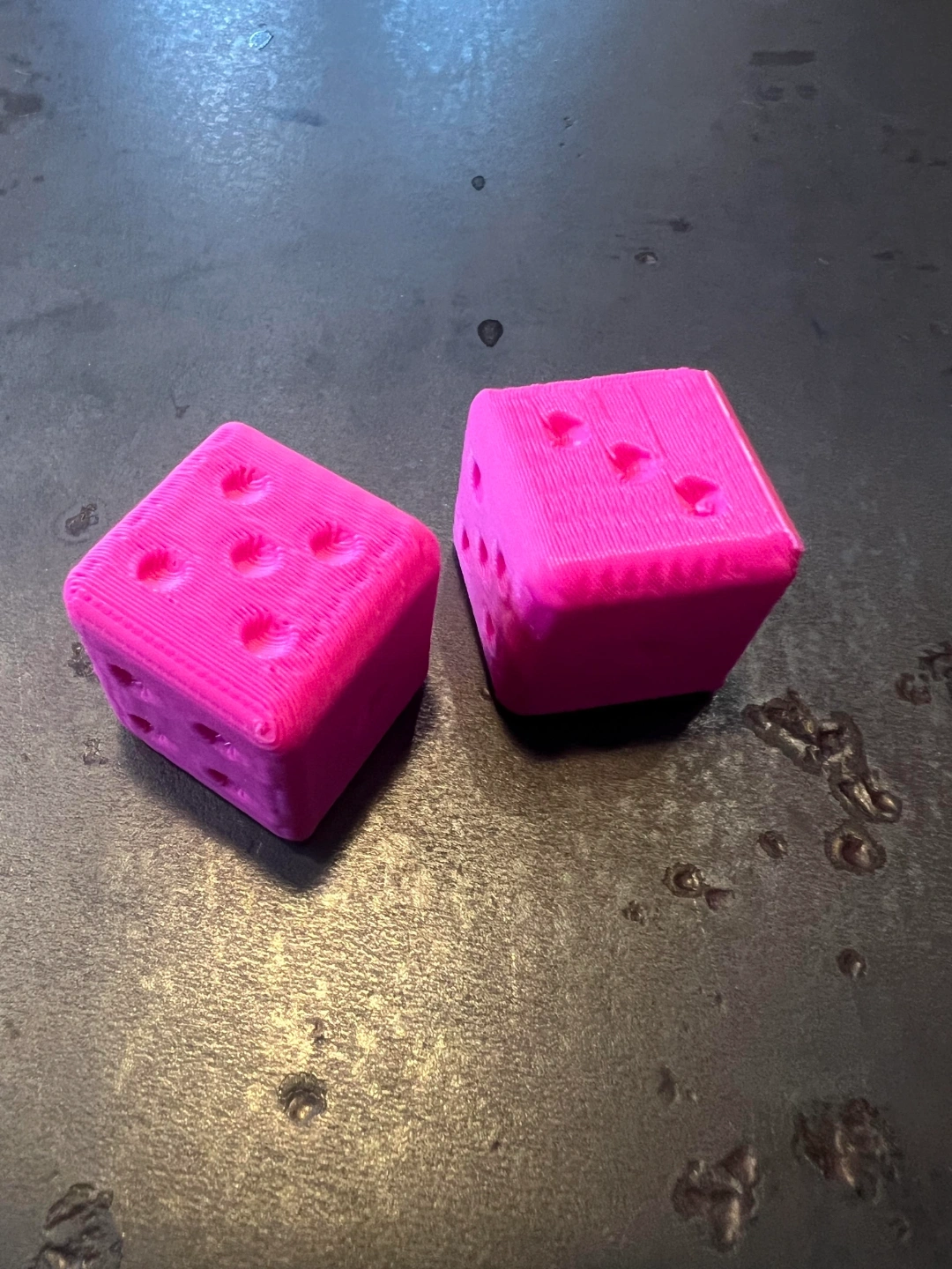 骰子 - 2个标准的6面黑白色骰子 来自 morram - MakerWorld