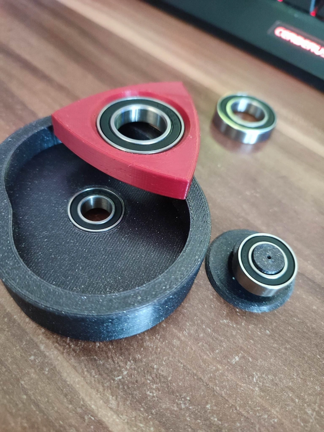Wankel rotary fidget spinner toy with bearings 二次创作 - 来自 frenkees ...