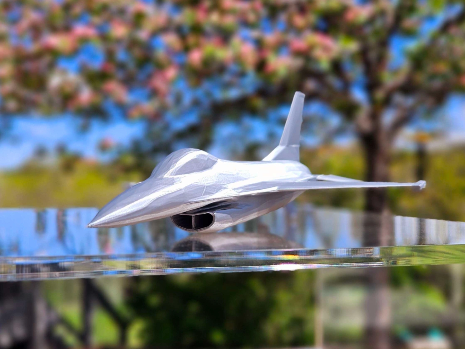 F16 / F-16战斗隼（需要胶水） 二次创作 - 来自 Llama. - MakerWorld